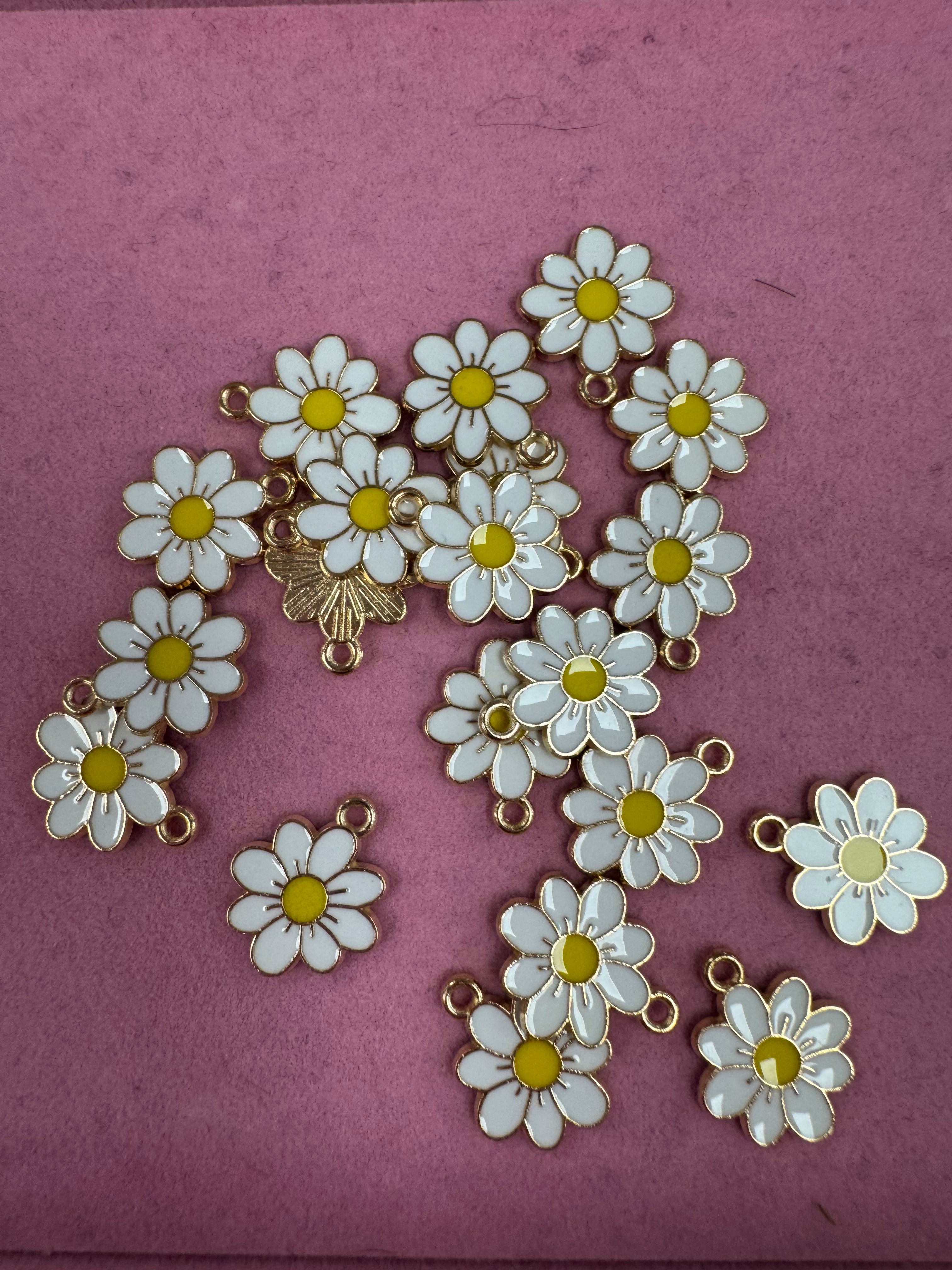 TCB Dainty Daisy Charms – May~December Boutique
